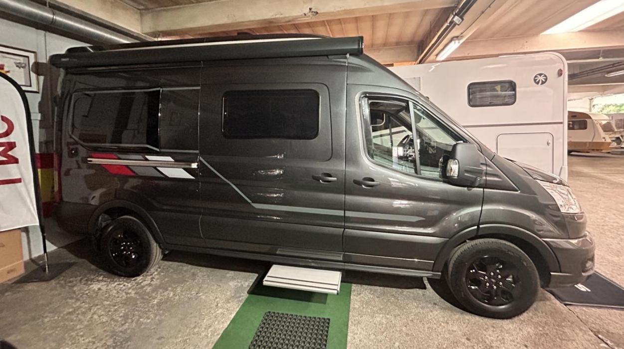 LMC Innovan 590 165pk Automaat Magnetic Grey – Limburg Motorhomes