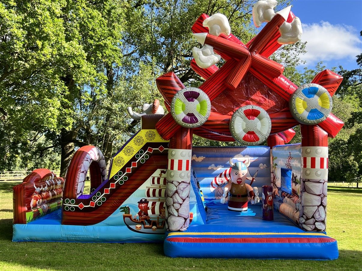 Waarom een springkasteel huren bij Foxy Fun? | Foxy Fun