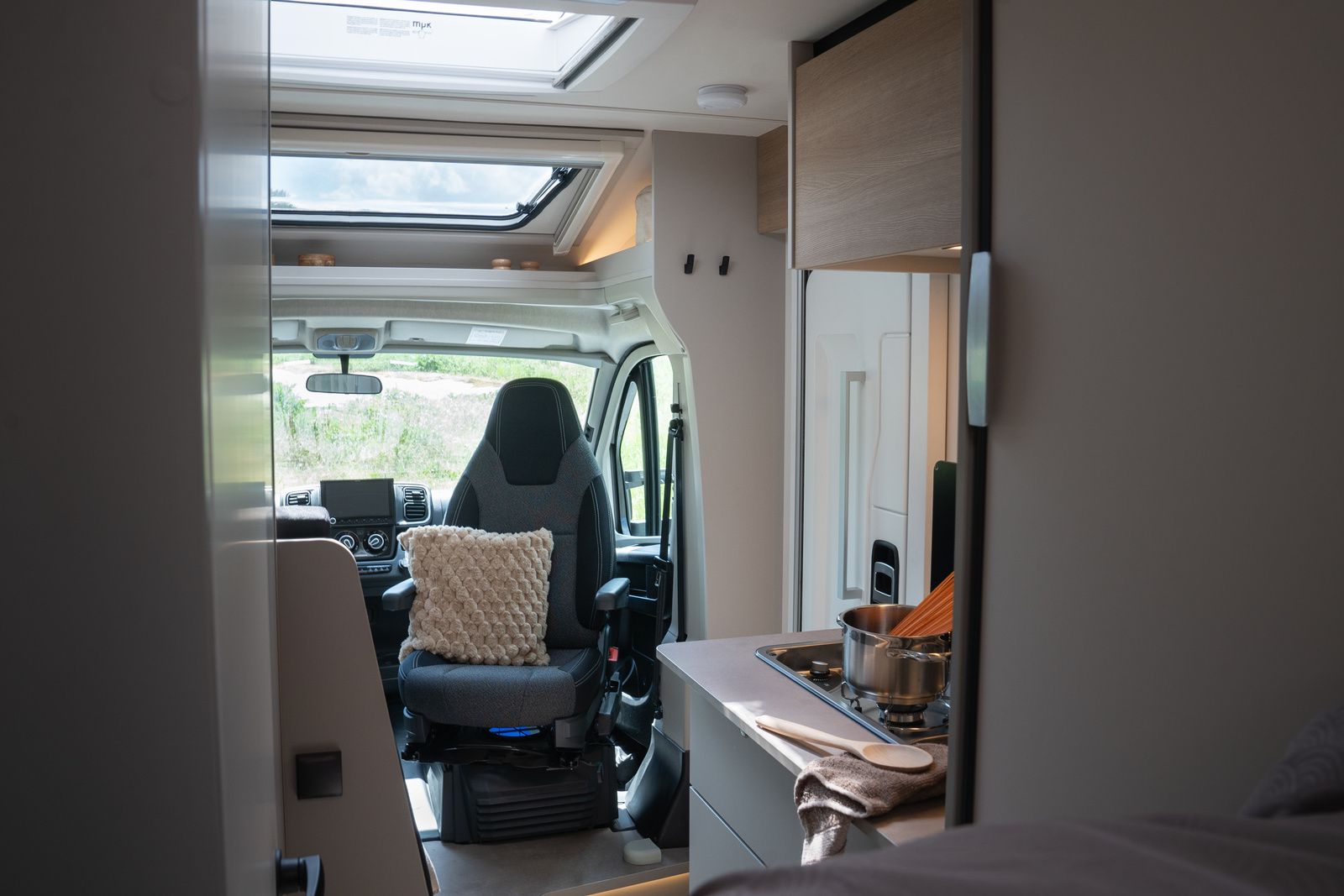LMC Tracer V600 – Limburg Motorhomes
