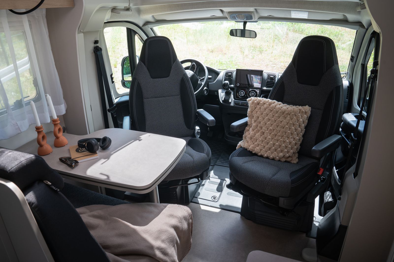 LMC Tracer V600 – Limburg Motorhomes